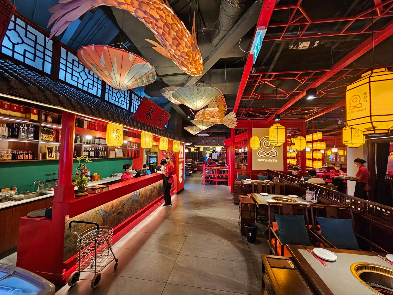 The Crystal Ekamai-Ramintra branch. – CQK GROUP